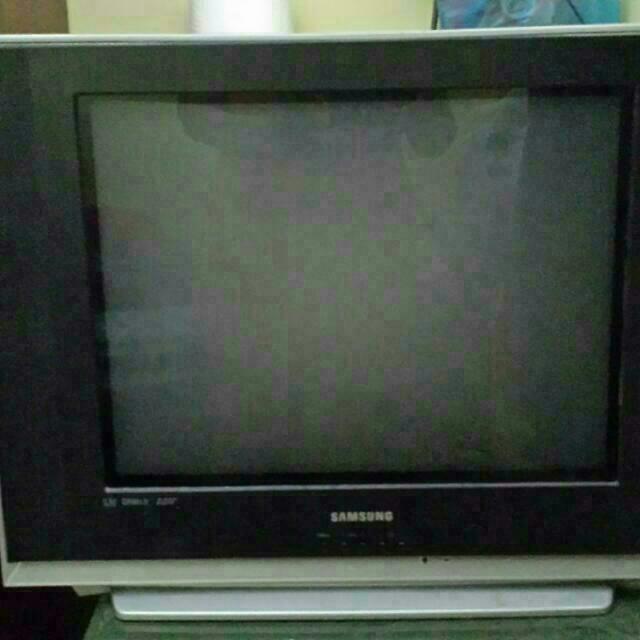 Samsung 21" Tv, Furniture & Home Living, Furniture, TV Consoles on ...