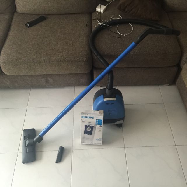 Philips FC8204 Vacuum Cleaner + Dust / Filter Bag, TV & Home Appliances, Vacuum Cleaner ...