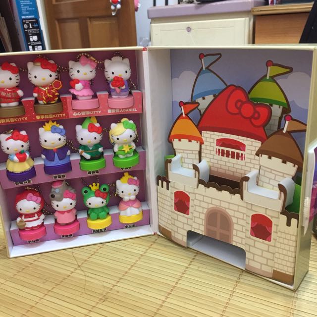 7-11 Hello Kitty 夢幻變身吊飾印章, 書籍、休閒與玩具, 玩具、公仔、桌遊在旋轉拍賣