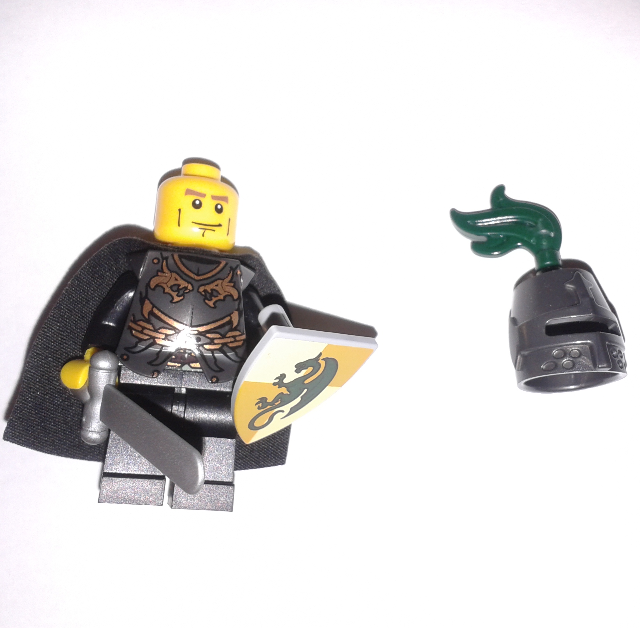 Lego Kingdoms Dragon Knight w/ Cape, Breastplate, Sword & Shield ...