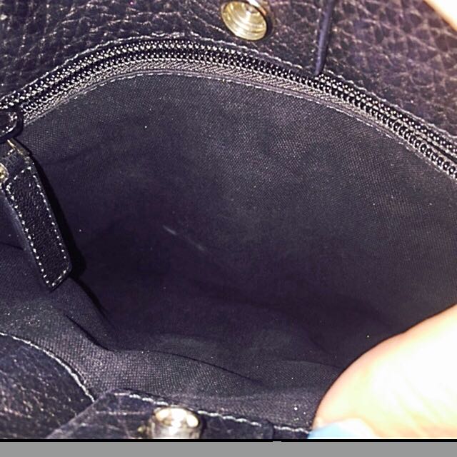 Authentic YSL Vavin Small Leather Messenger Black Bag, Luxury on Carousell