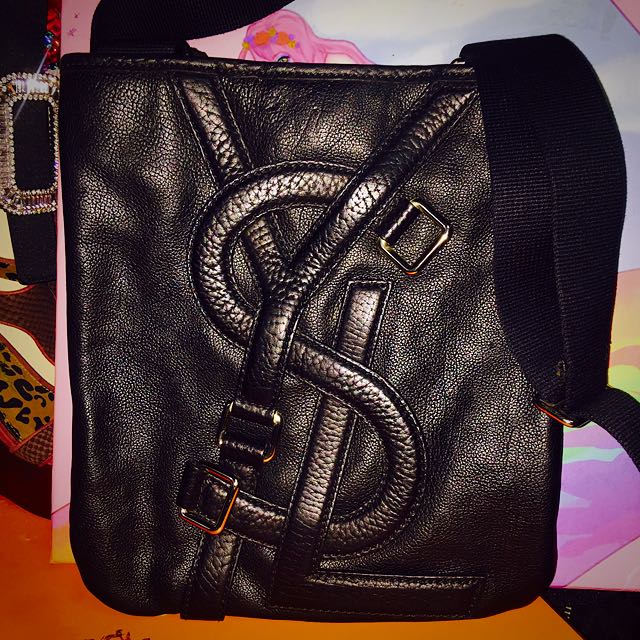 Authentic YSL Vavin Small Leather Messenger Black Bag, Luxury on Carousell