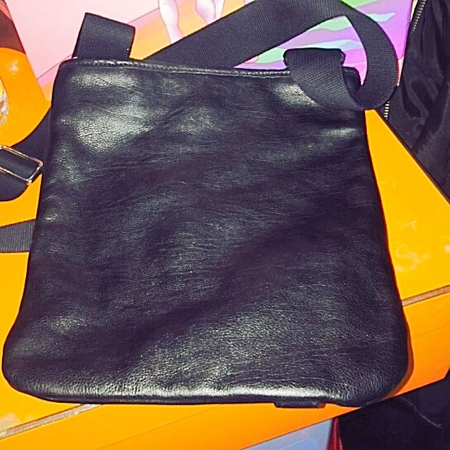 Authentic YSL Vavin Small Leather Messenger Black Bag, Luxury on Carousell