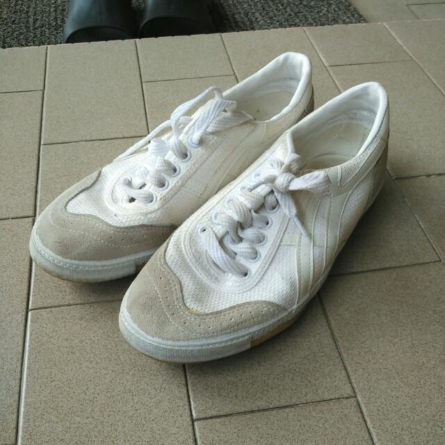 Warrior Shoe, Women's Fashion, Footwear, Sneakers on Carousell