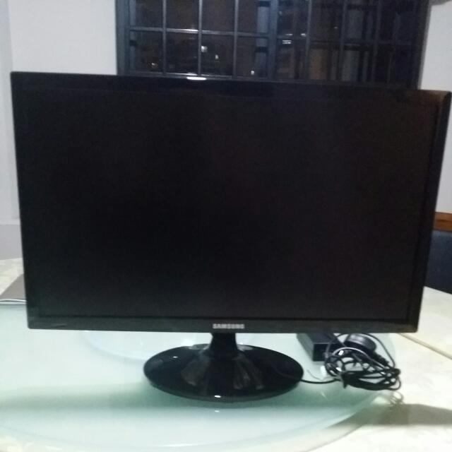 Samsung 22 Inch Lcd, Furniture & Home Living, Furniture, TV Consoles on ...