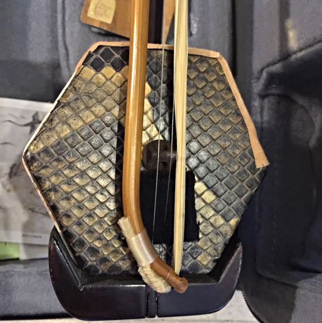 ErHu (Spike Fiddle) (2 String Bowed Musical Instrument), Hobbies & Toys, Music & Media, Musical ...