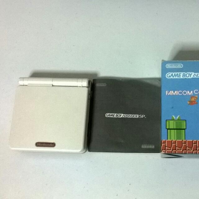 Rare Discontinued Gameboy Advance SP (GBA SP) Famicom Limited Edition ...