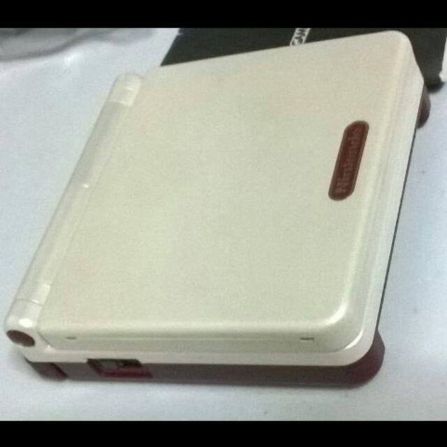 Rare Discontinued Gameboy Advance SP (GBA SP) Famicom Limited Edition ...