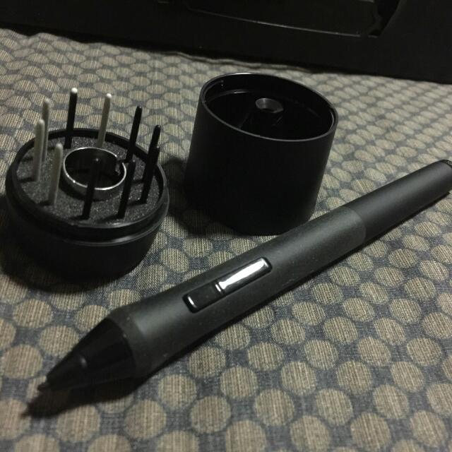 Wacom Intuos 5 (Pen & Touch) PTH - 450, Hobbies & Toys, Stationery ...