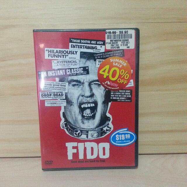 Fido. Carrie Anne Moss (The Matrix), Dylan Baker, Billy Connolly. Movie ...