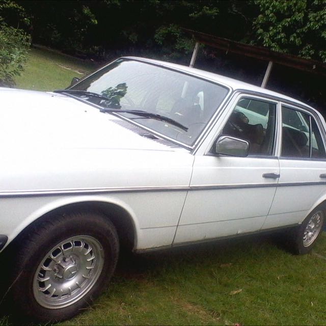 Mercedes 200 Model W123 Classic, Cars on Carousell
