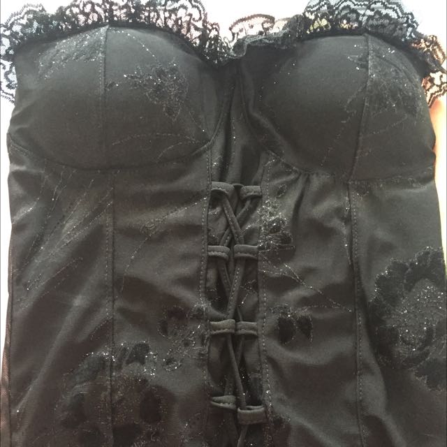 Half top, Women's Fashion, Tops, Other Tops on Carousell