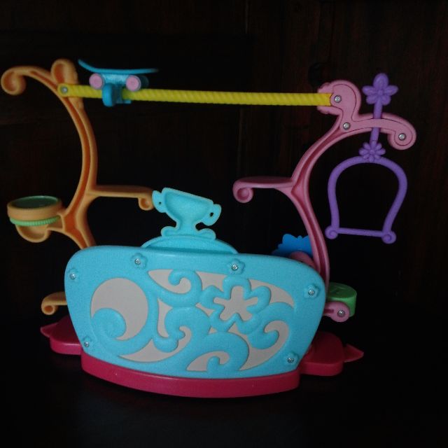 Littlest Pet Shop (LPS): Tricks N Talents Show Set, Hobbies & Toys ...