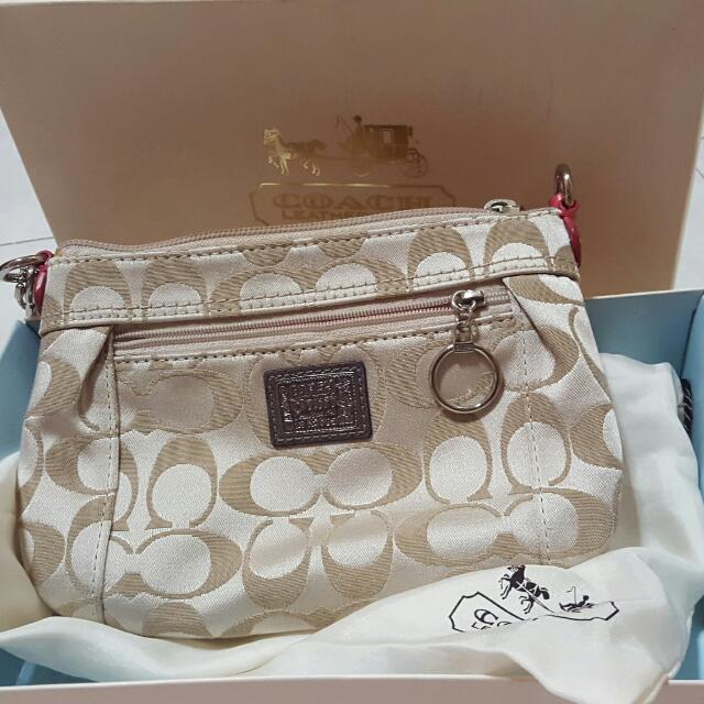 Coach Clutch Bag, Women's Fashion, Bags & Wallets, Clutches on Carousell