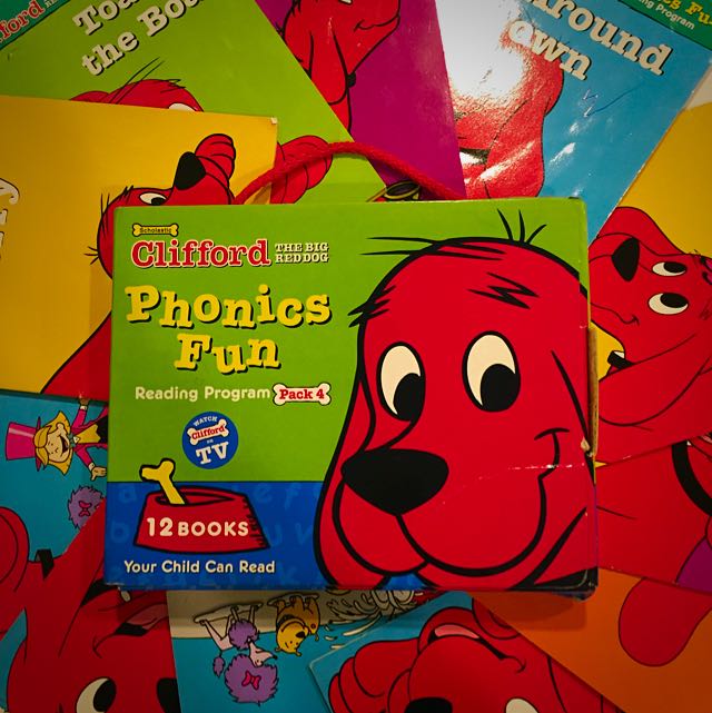 Clifford The Big Red Dog : Phonics Fun Reading Program (Pack 4 ...