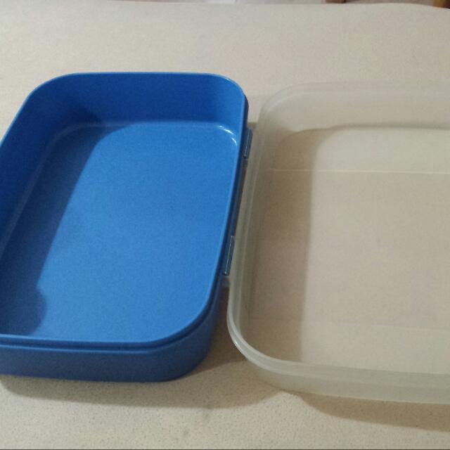 Big Tupperware Cake Box, TV & Home Appliances, Kitchen Appliances ...