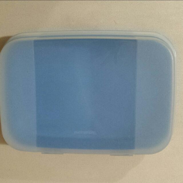 Big Tupperware Cake Box, TV & Home Appliances, Kitchen Appliances ...