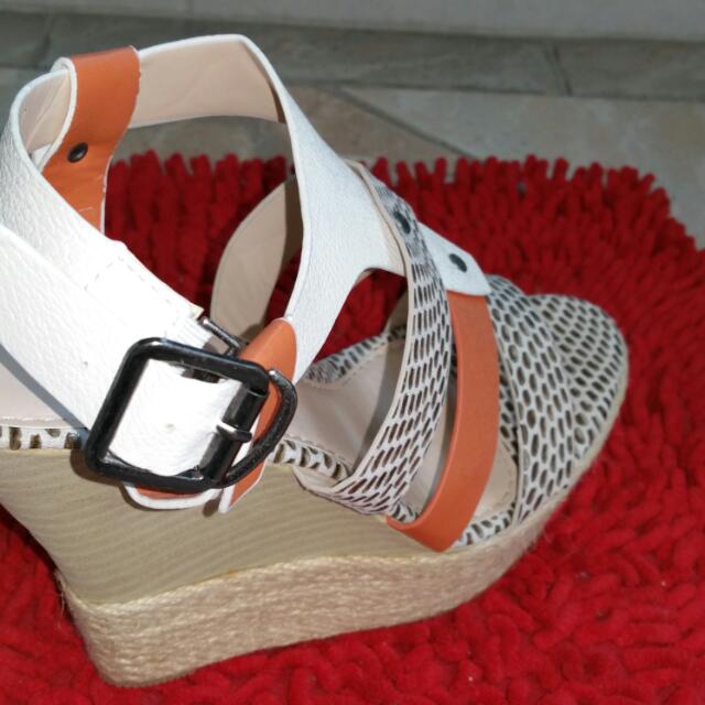 Footin Shoe, Women's Fashion, Footwear, Sneakers on Carousell