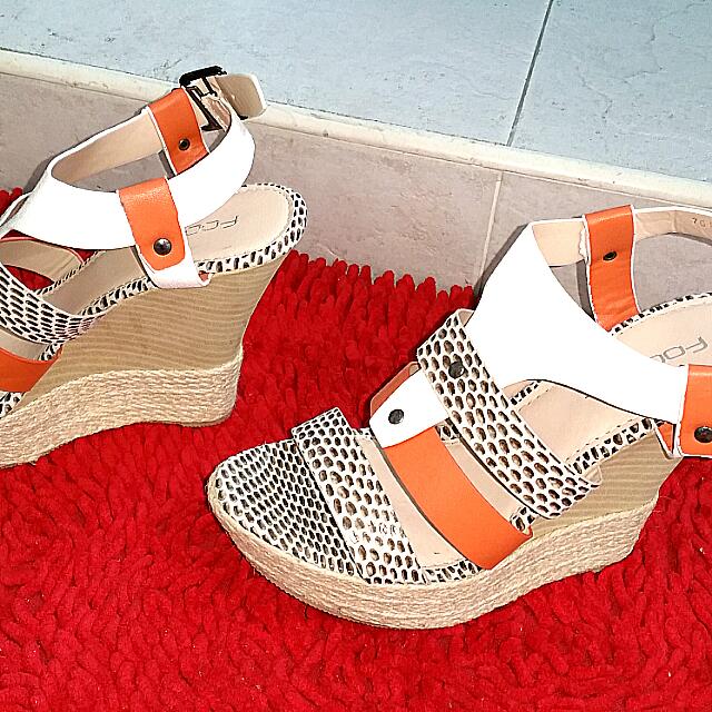 Footin Shoe, Women's Fashion, Footwear, Sneakers on Carousell