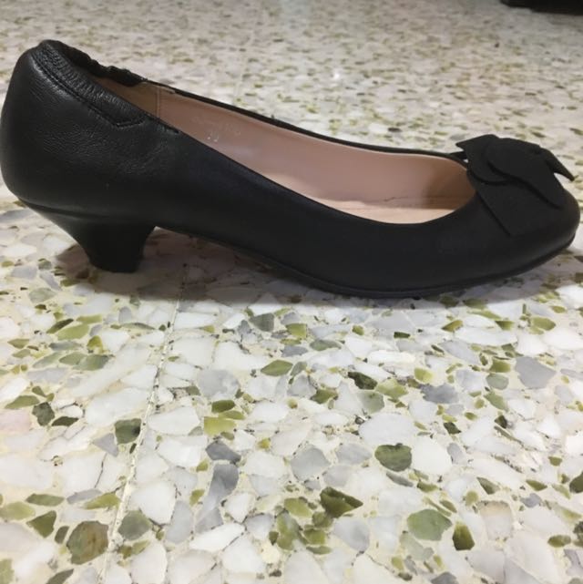 Preloved Itto Otto Shoes, Women's Fashion, Footwear, Flipflops and ...