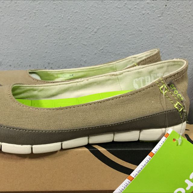 Crocs Stretch Sole Flats, Women's Fashion, Footwear, Flats on Carousell