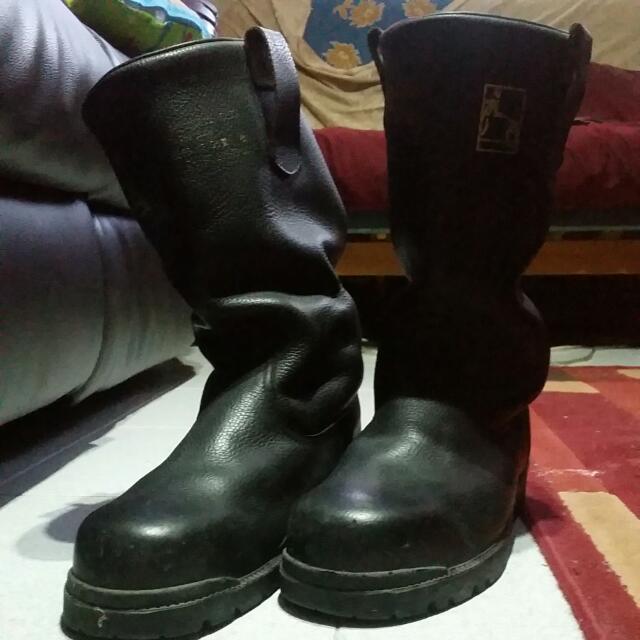 Hercules Firefighting Boot, Men's Fashion, Footwear, Boots on Carousell