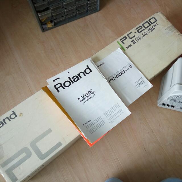 Roland PC-200 MKII Midi Keyboard Controller & MA-12C Micro Monitor ...