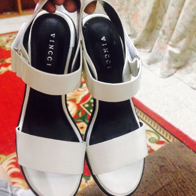 Vincci Shoes !, Women's Fashion, Footwear, Flats on Carousell
