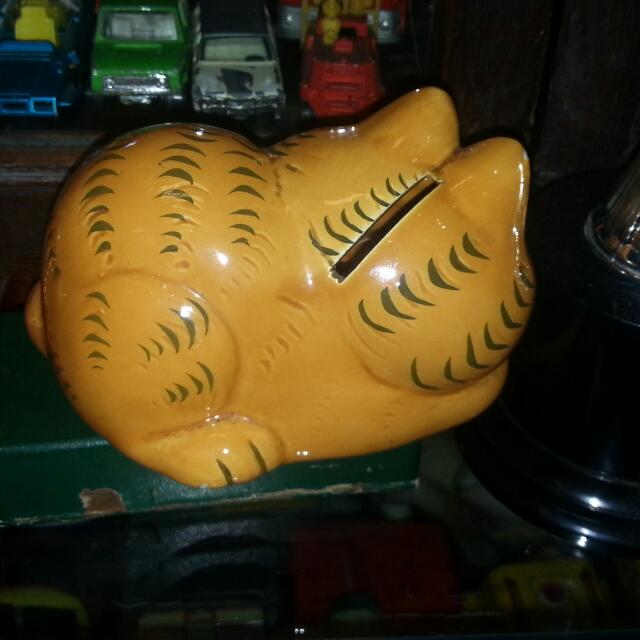 Garfield porcelain coin bank, Hobbies & Toys, Memorabilia ...