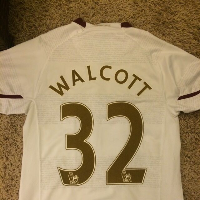 Walcott 32 Arsenal 07/08 Away Kit Size S, Men's Fashion, Activewear on ...