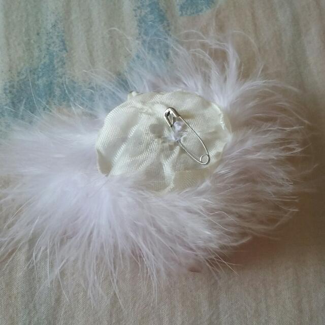 2 Types Of Pretty blouse Pin, Women's Fashion, Dresses & Sets, Sets or ...