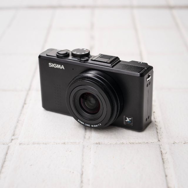 Sigma DP1 + Hood + Close-up Lens, Photography, Cameras on Carousell