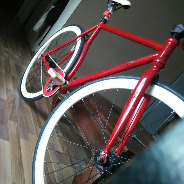 Fixie, Men's Fashion, Footwear, Flipflops and Slides on Carousell