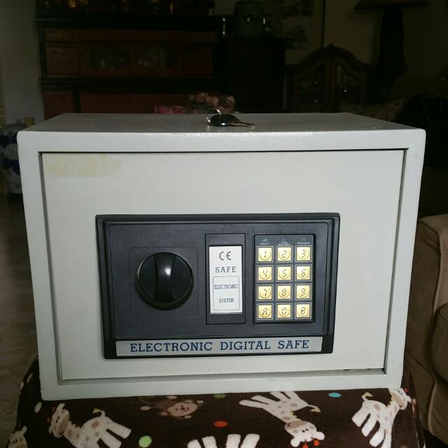 Mini Safe Box, Furniture & Home Living, Home Improvement & Organisation ...