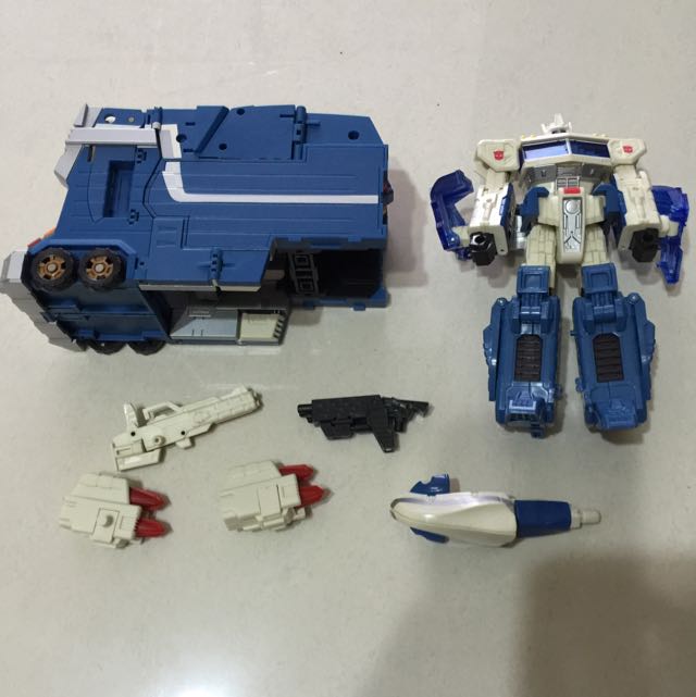 Transformers Classics Ultra Magnus & Fansproject Parallax TFX-01 City ...