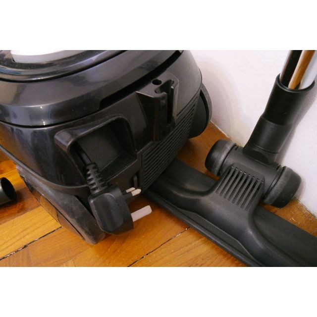Electrolux mobiOne bagless vacuum cleaner - HEPA filter, TV & Home ...