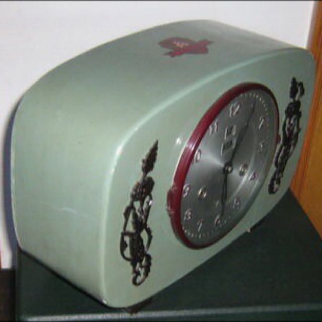 Vintage Rare 555 Wooden Table Clock, Hobbies & Toys, Memorabilia ...