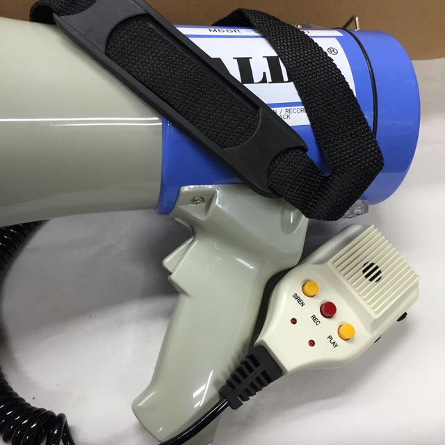 Megaphone w/ Detachable Mic & Sling, Computers & Tech, Parts ...