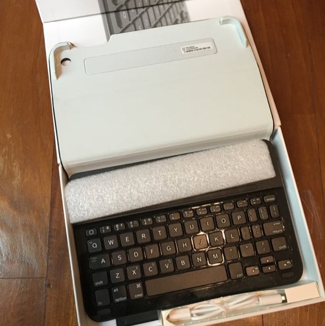 Logitech Ultrathin Keyboard Folio Computers And Tech Parts And Accessories Networking On Carousell
