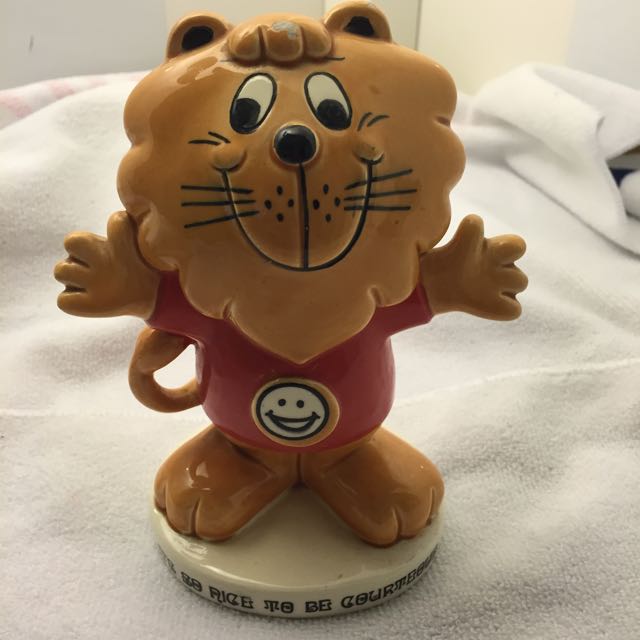 Singa The Courtesy Lion Ta-bong (piggy bank), Hobbies & Toys ...