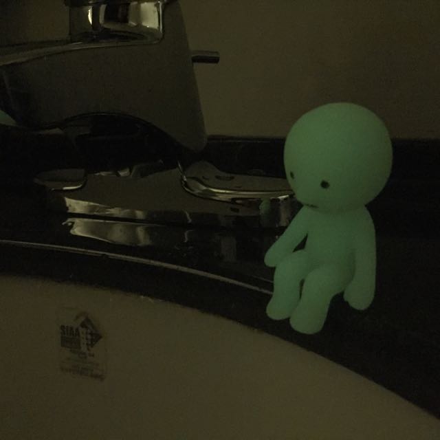 Glow In The Dark Smiski Sitting Pose / Vinyl Toys, Hobbies & Toys, Toys ...