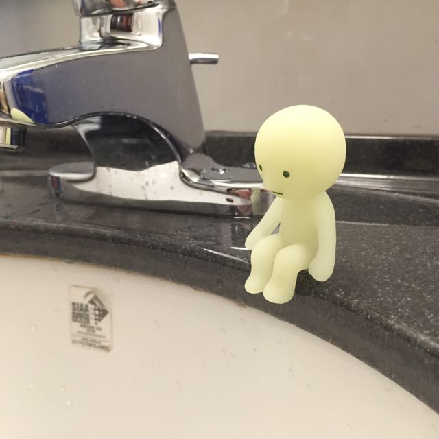 Glow In The Dark Smiski Sitting Pose / Vinyl Toys, Hobbies & Toys, Toys ...