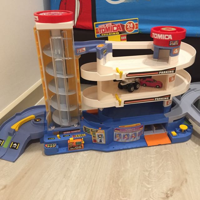 Tomica Carpark/racetrack, Hobbies & Toys, Toys & Games on Carousell