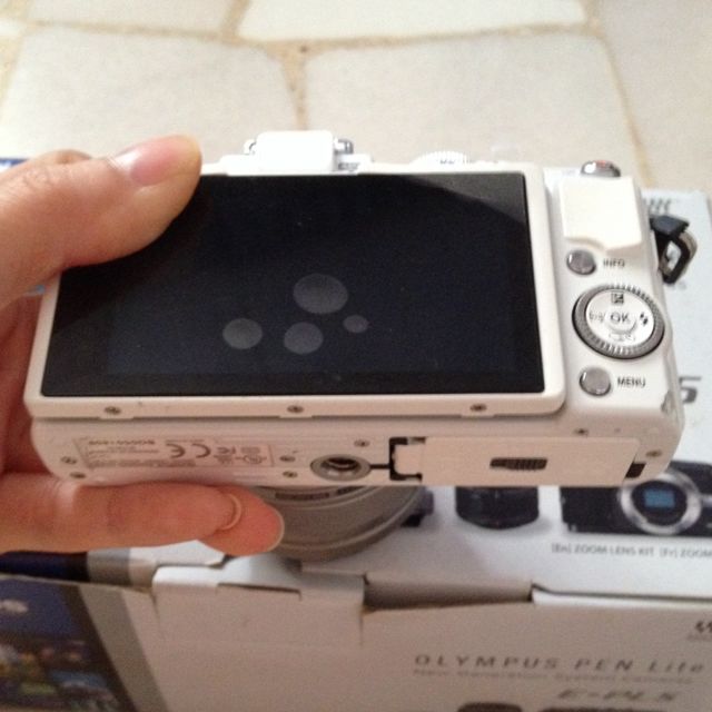 Olympus PEN E-PL5 (white), Photography, Cameras on Carousell