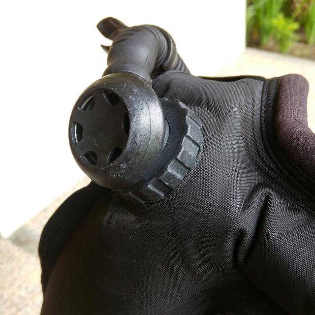 Pre-owned Oceanic Islander BCD, Sports Equipment, Bicycles & Parts ...