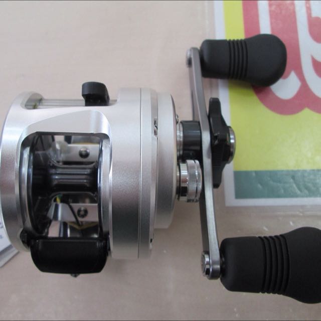 Shimano Calcutta 300D (Right), Everything Else on Carousell
