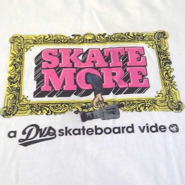 滑板大牌DVS SKATE MORE L號短T 台中可面交, 他的時尚, 上衣與西裝, 泳衣、潛水衣在旋轉拍賣