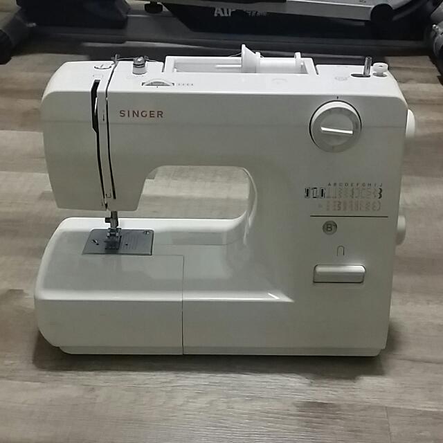 Singer Sewing Machine Model 1116, Hobbies & Toys, Stationery & Craft ...