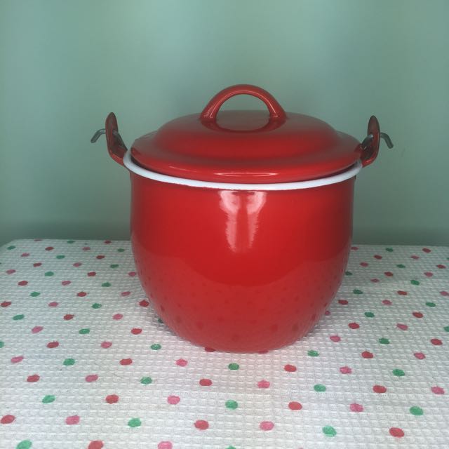 Vintage Inspired Mini Enamel Cooking Pots, TV & Home Appliances ...