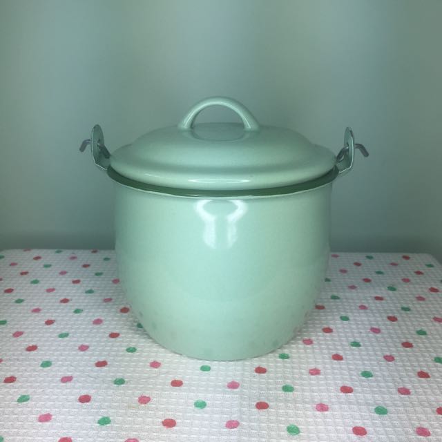 Vintage Inspired Mini Enamel Cooking Pots, TV & Home Appliances ...